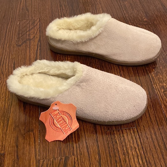 Coasters | Shoes | Cozy Tan Suede Clog Slippers Size 8 Womens New With ...